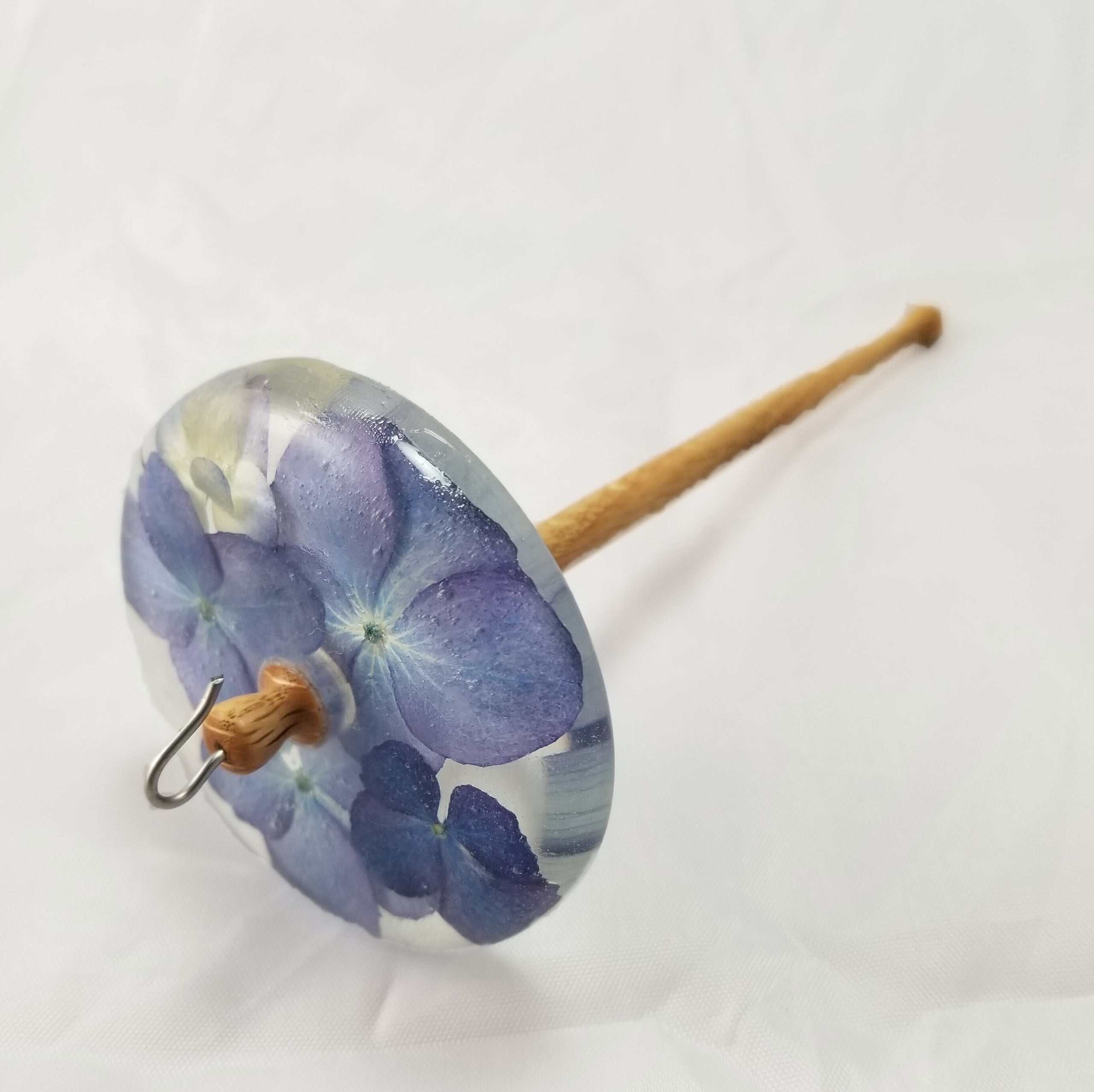 Drop spindle - Hydrangea resin/oak | The Ugly Room Crafting